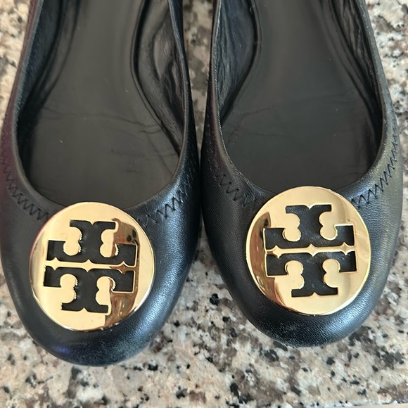 Tory Burch | Shoes | Iconic Tory Burch Ballet Slipper With Gold Tory ...